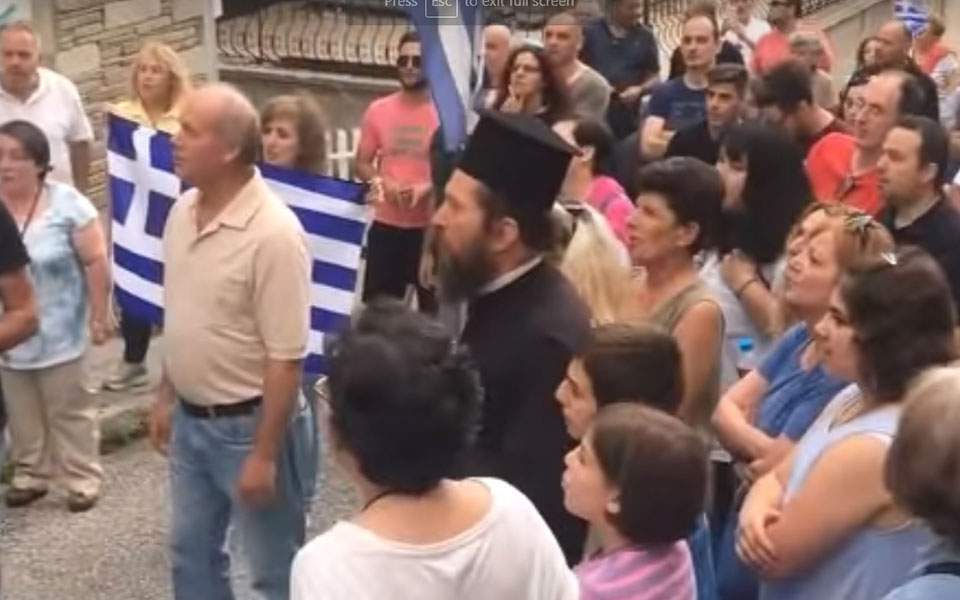 Εντονες αποδοκιμασίες για τη βουλευτή Καστοριάς του ΣΥΡΙΖΑ Ολ ...