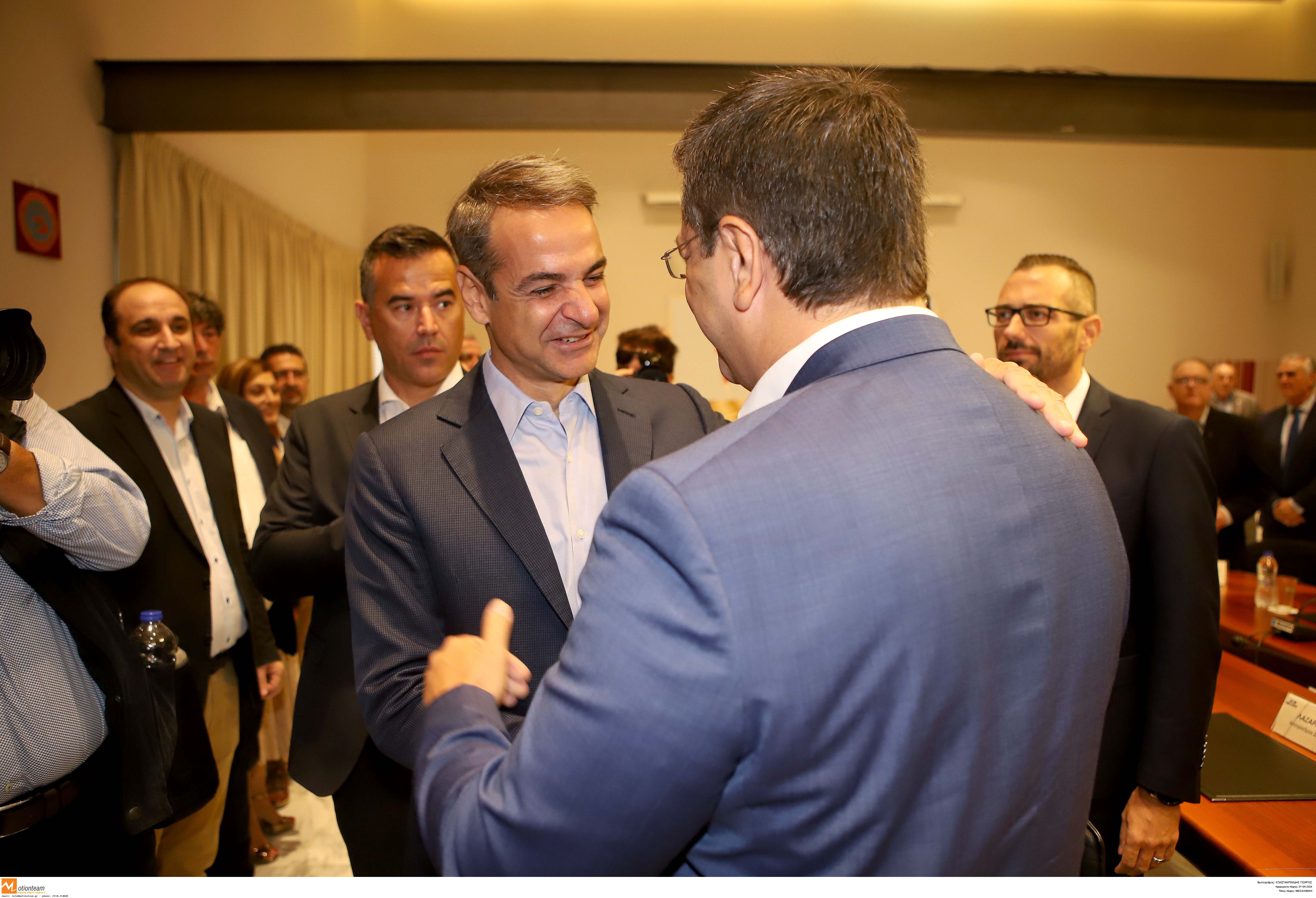 Στα περίπτερα της ΔΕΘ ο Κυριάκος Μητσοτάκης (εικόνες) - 15minutes