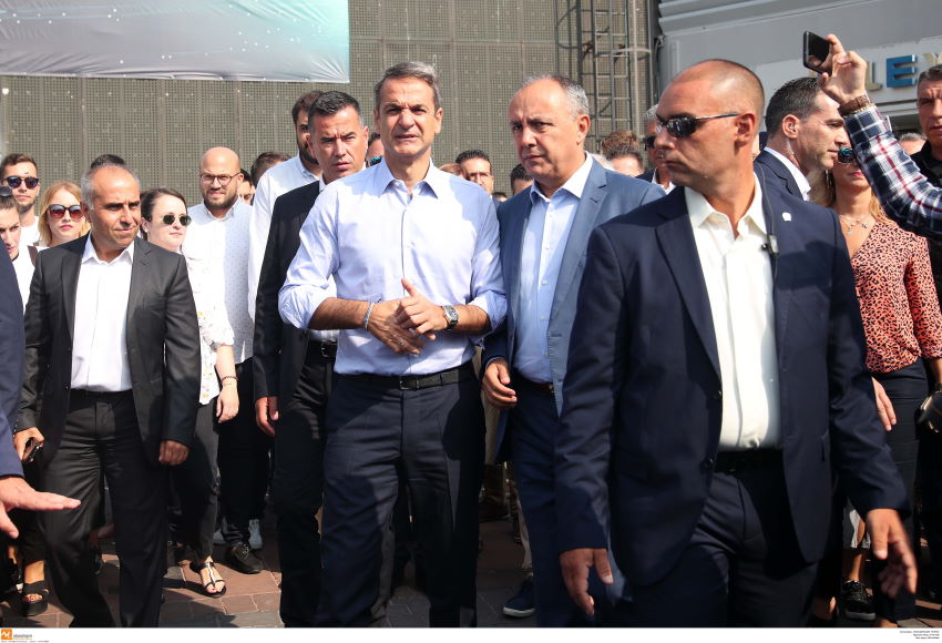 Στα περίπτερα της ΔΕΘ ο Κυριάκος Μητσοτάκης (εικόνες) - 15minutes