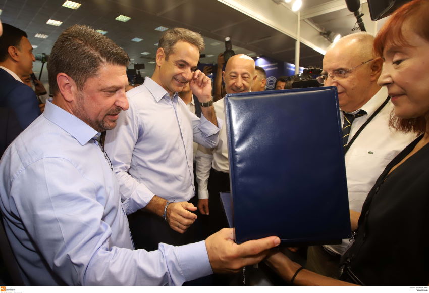 Στα περίπτερα της ΔΕΘ ο Κυριάκος Μητσοτάκης (εικόνες) - 15minutes