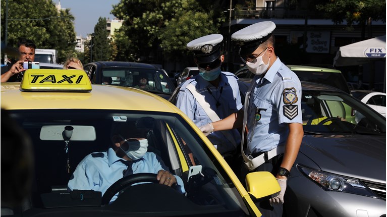 Απίστευτο - Ξυλοκόπησε τη γυναίκα του μέσα σε ταξί στο κέντρο της ...