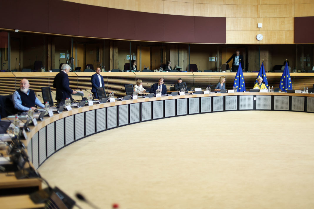Η Ευρωπαϊκή Ενωση απαγόρευσε στους εκπροσώπους ρωσικών συμφερόντων την ...